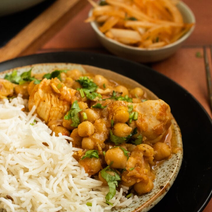 Murgh Cholay or Chana Chicken- Easy Chicken and Chickpea Curry - Flour ...
