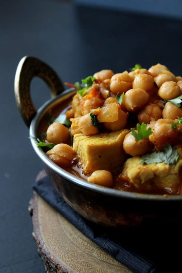 Murgh Cholay - a Pakistani Chicken and Chickpea Curry - Flour & Spice