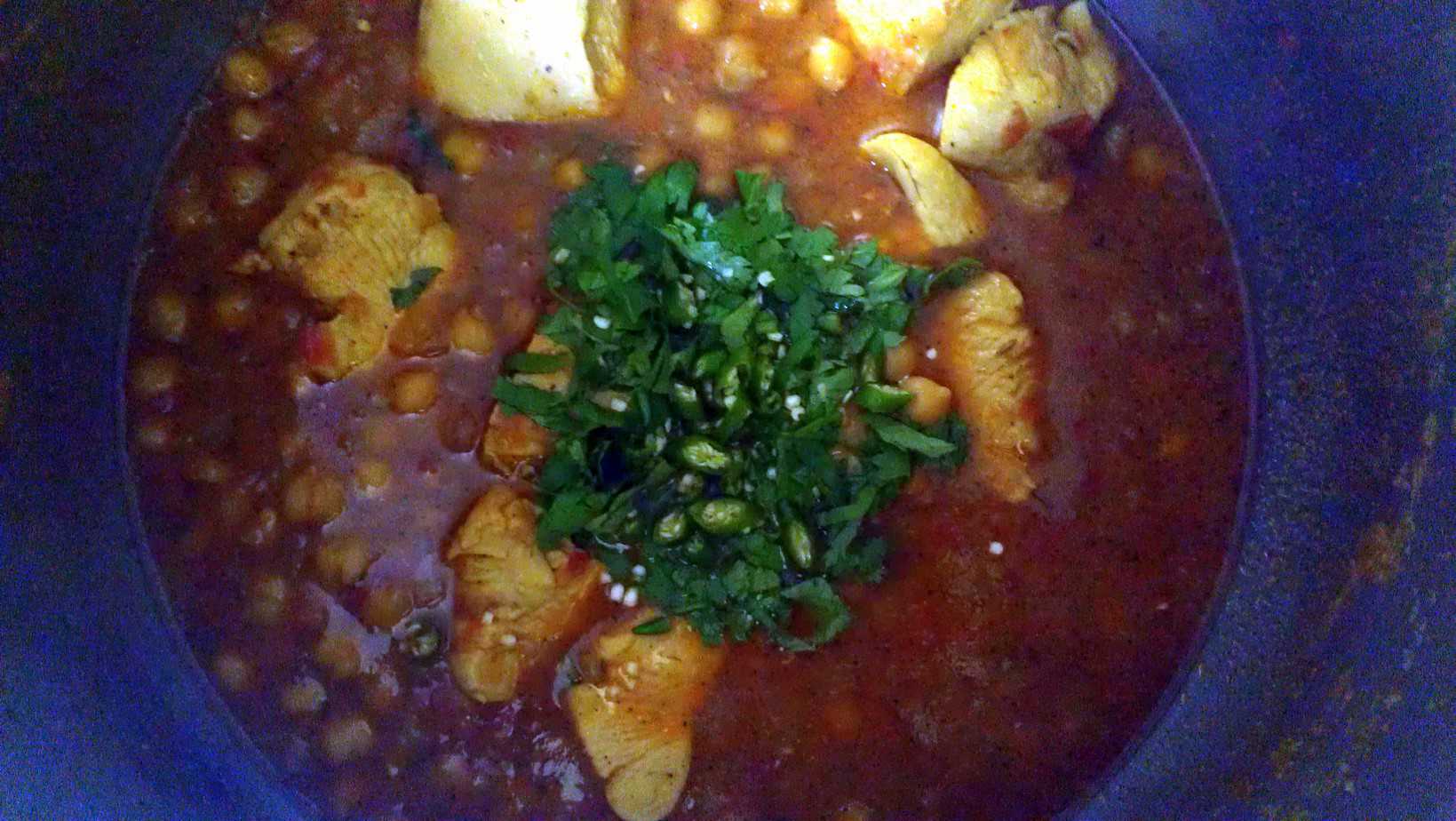 Murgh Cholay - a Pakistani Chicken and Chickpea Curry - Flour & Spice