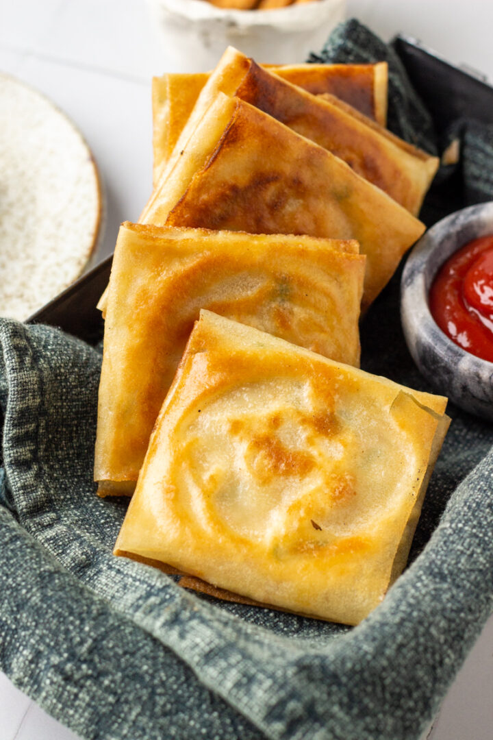 Box Patties with Chicken & White Sauce - Flour & Spice