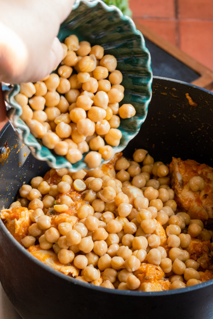 Murgh Cholay or Chana Chicken- Easy Chicken and Chickpea Curry - Flour ...